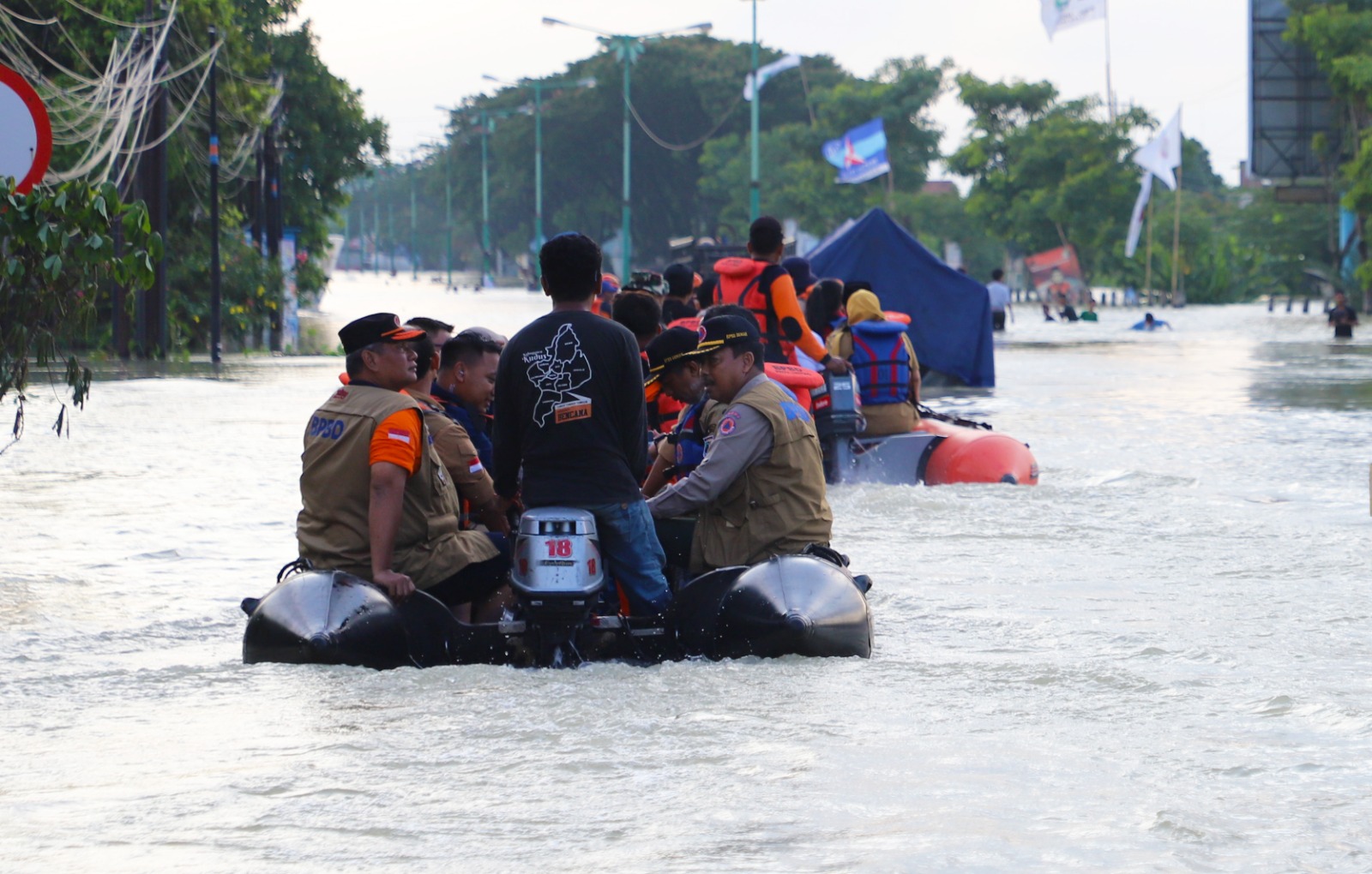 Kepala BNPB Tinjau Banjir Demak, Penanganan Pengungsi dan Perbaikan Tanggul Jadi Prioritas ...